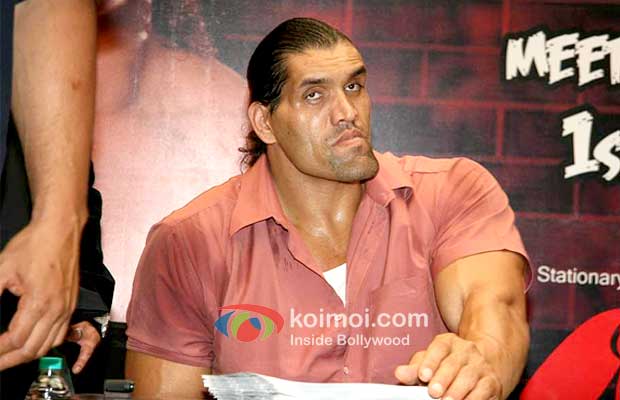 The Great Khali Meets Fans - Koimoi