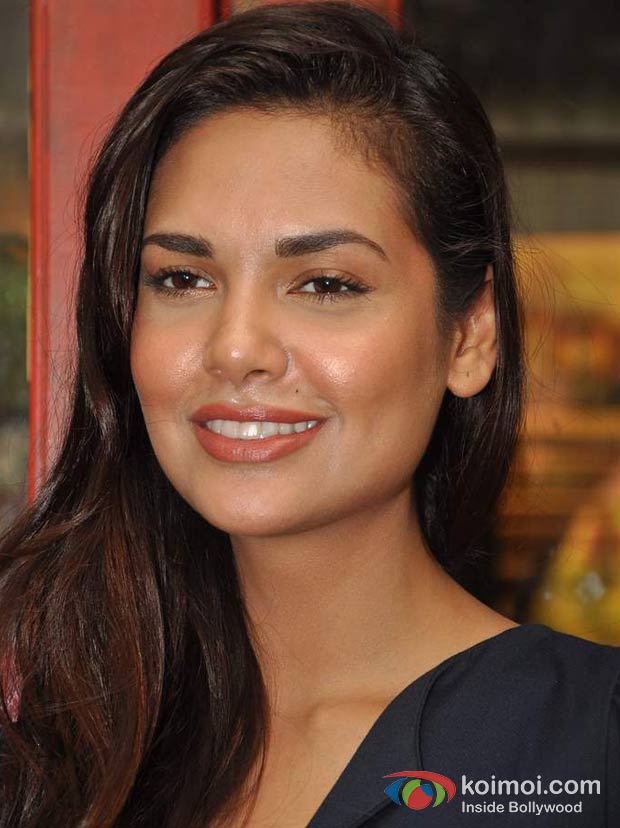 Esha Gupta at 'Bong Bong' restaurant launch - Koimoi