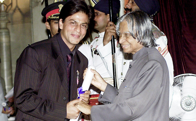 Shah Rukh Khan 'Won't Return' His Awards - Koimoi