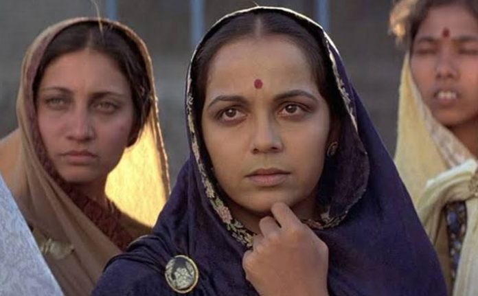 From Being In Run With Naseeruddin Shah-Smita Patil To Her Chemistry ...