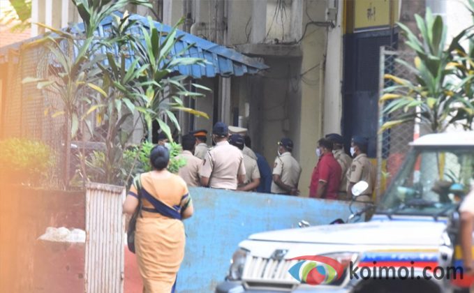 Rhea Chakraborty Spotted As She Exits Byculla Jail & Heads Home