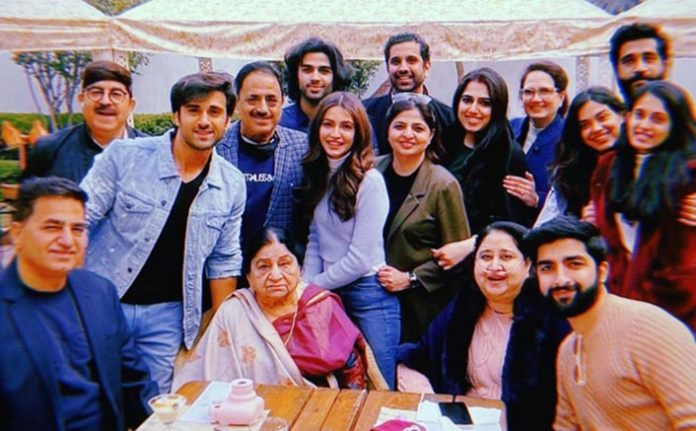 Kriti Kharbanda Becomes A Part Of Pulkit Samrat's 'Modern Family', See Pic