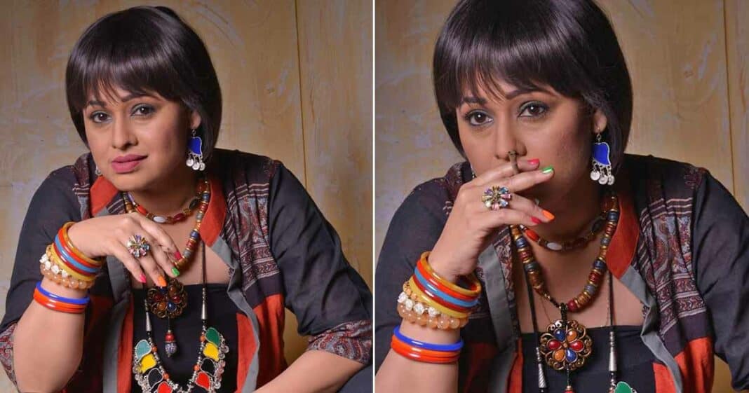 Taarak Mehta Ka Ooltah Chashmah Fame Sonalika Joshi Captured Smoking ...