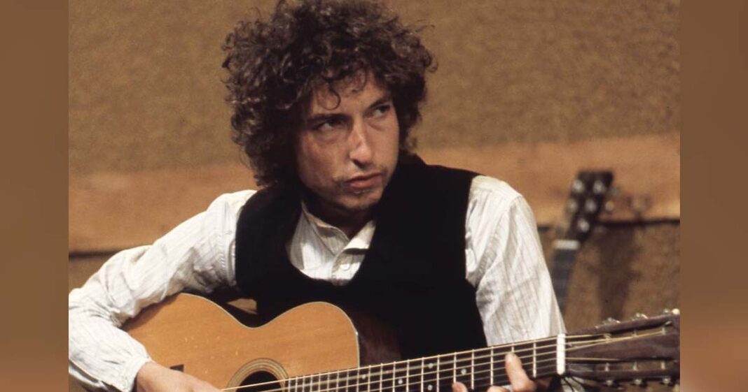 Bob Dylan "Regrets" Not Having Signed Books, Art Over Past 3 Years!