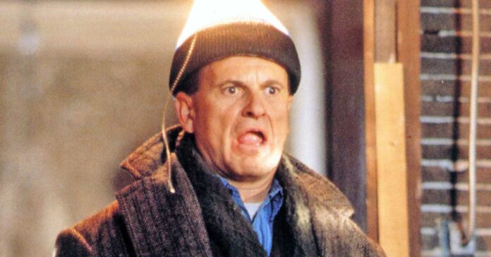 Home Alone's Thief Joe Pesci Reveals Getting "Serious Burns To The Top ...