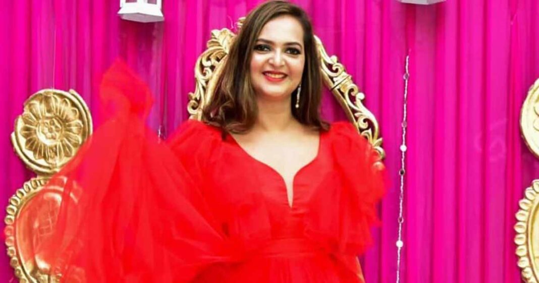 Manya Pathak Shimmers On Camera As She Dons Her Cape Of Judgement On ...