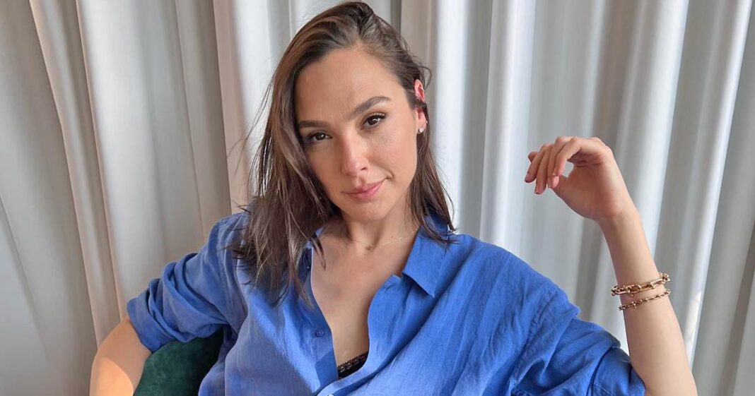 When Gal Gadot Flaunted Her 'Wonder' Cle*vage Staring So Seductively ...