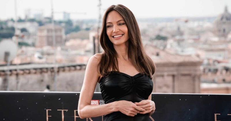 When Angelina Jolie Went B*aless On Oscars’ Red Carpet Showing Off Her ...