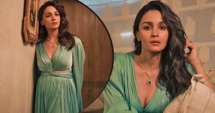 Alia Bhatt Stuns In A Pastel Green Gown Subtly Flaunting Her Cleav*ge ...