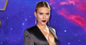 Scarlett Johansson Once Ditched Br* Like A Boss Babe, Flaunted Her ...