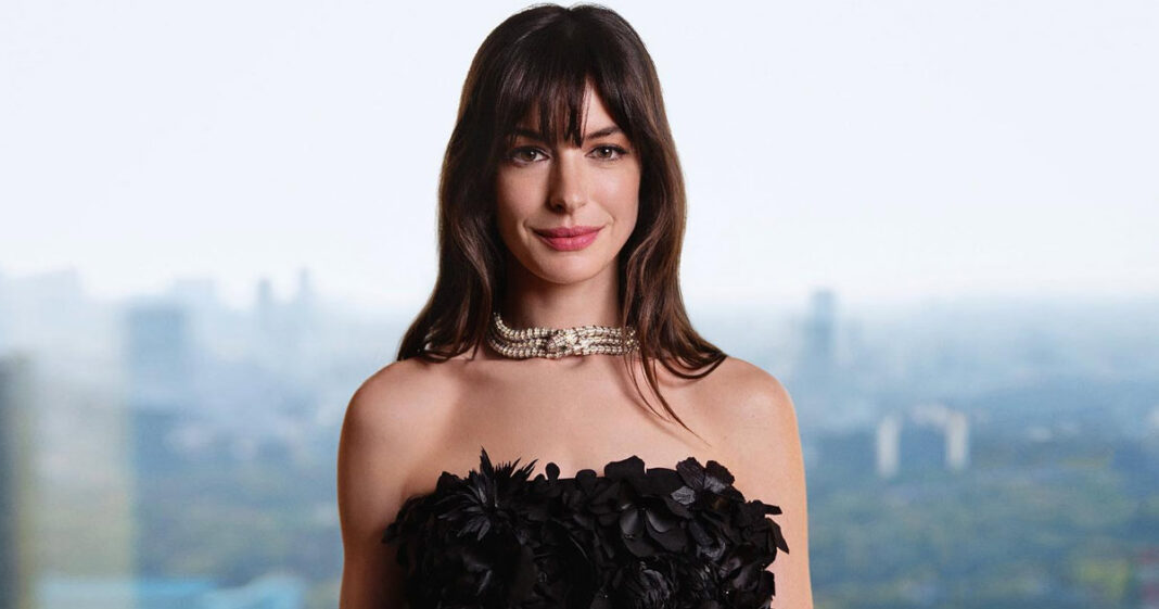 Anne Hathaway Once Seduced The Internet In A S*xy Molten Silver Dress ...