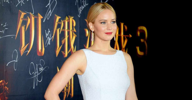 Jennifer Lawrence Once Dripped All Her Curves In Gold Looking Like A ...