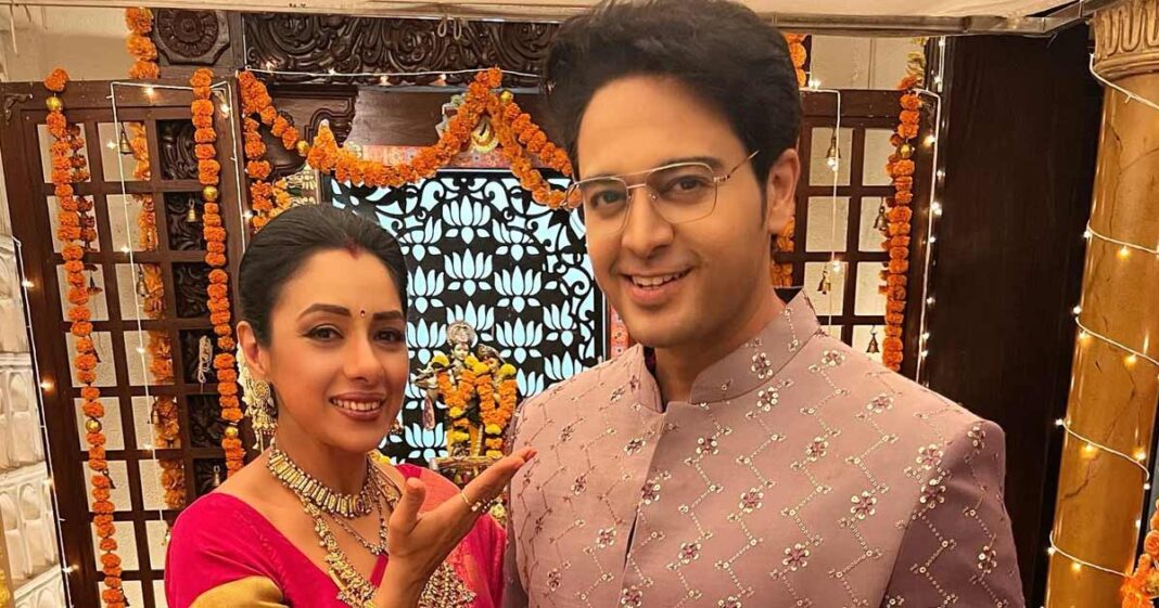 Anupamaa: #MaAn Takes Over Twitter As Anuj & Anu Travel By Bike ...