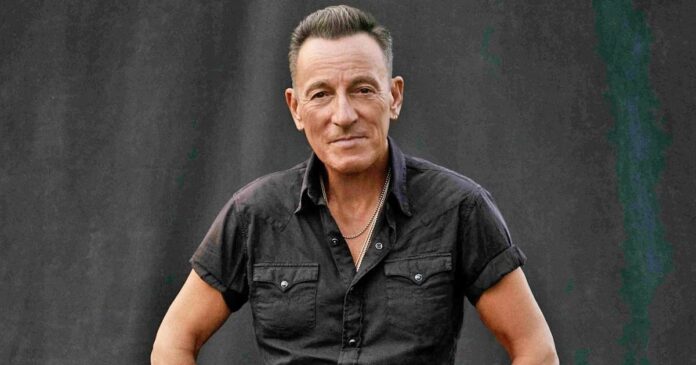 Bruce Springsteen Accidentally Falls On Stage & Jokingly Said ...