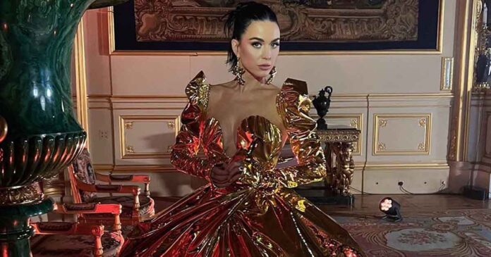 Katy Perry Serves Major Rockstar Princess Vibes At The Coronation ...