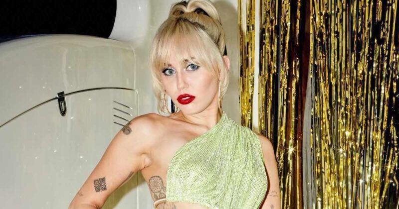 Miley Cyrus Puts Her S*xy Figure On A Show In A Gold High-Cut Monokini ...