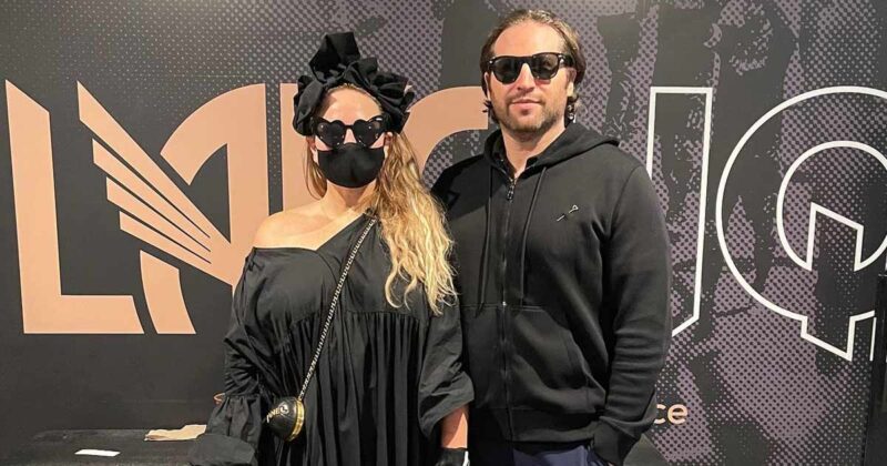 'Cheap Thrills' Singer Sia Gets Married To Her Boyfriend Dan Bernard In ...