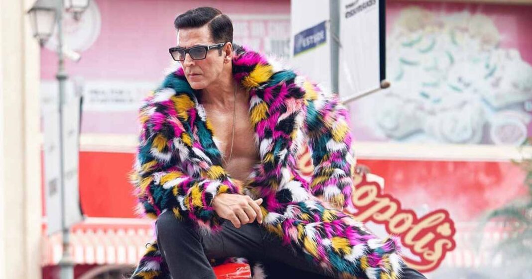 Akshay Kumar Greeted His Fans In New Delhi’s Jama Masjid Area As He ...