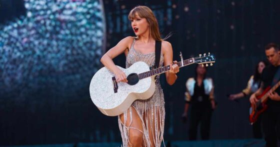 Taylor Swift Script History With Her Music, Becomes First Female Artist ...