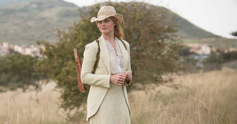 When Margot Robbie Spread Her Legs Wide, Flashing Her P*nty As She ...