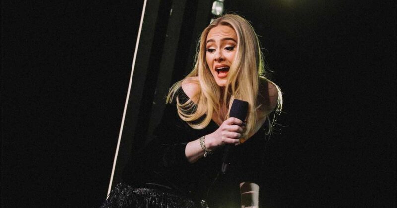 Adele Gets Emotional While Helping Pregnant Couple Announce The Sex Of Their Baby During Her Las ...