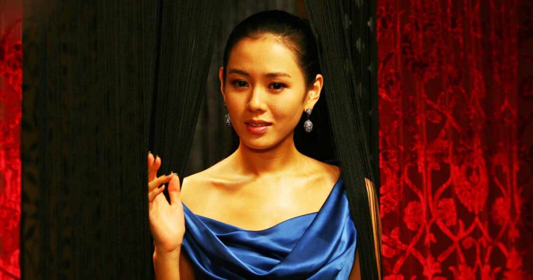 When Crash Landing On You Star Son Ye-Jin Fashioned A Casual But Chic ...