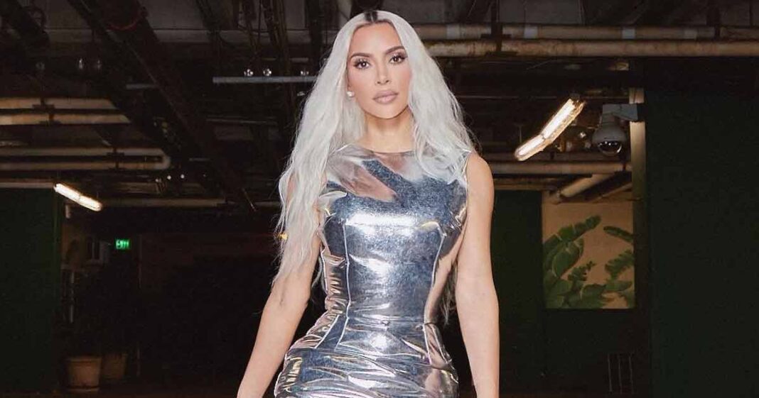 Kim Kardashian Once Flashed Her Underwear But Handled The Wardrobe ...