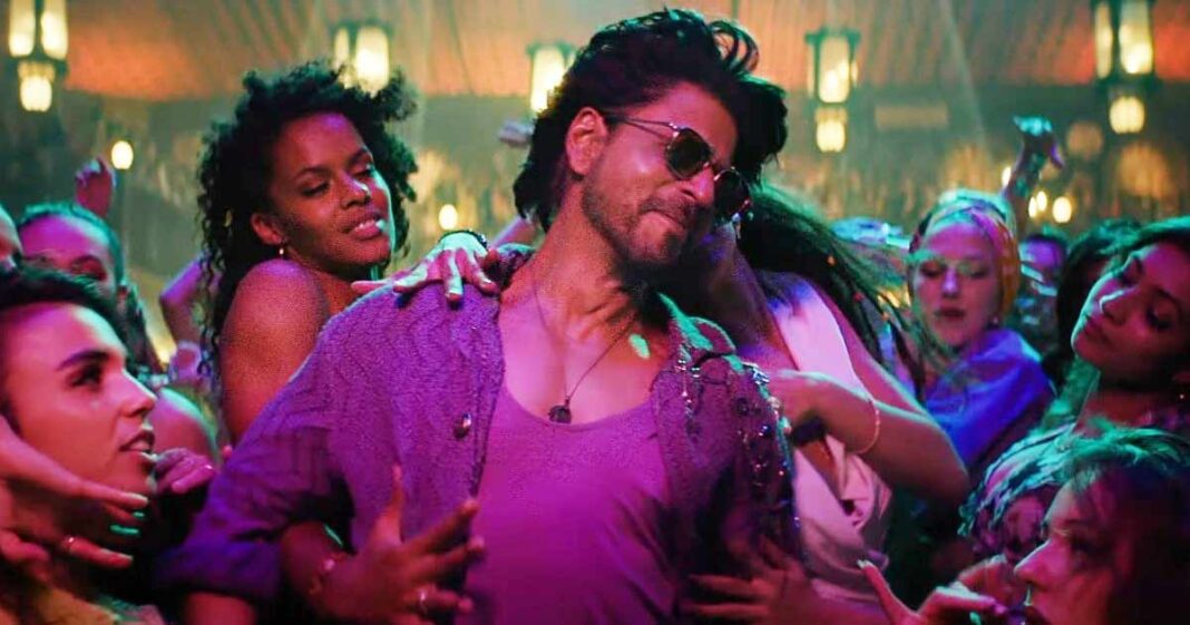 "Shah Rukh Khan Zindabad," Chant Fans While Pouring Milk On SRK's Cut ...