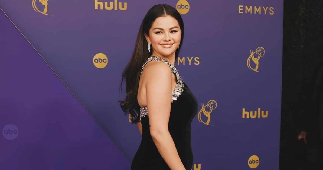 Did Selena Gomez Flaunt Her Marquis Diamond Studded Engagement Ring At ...