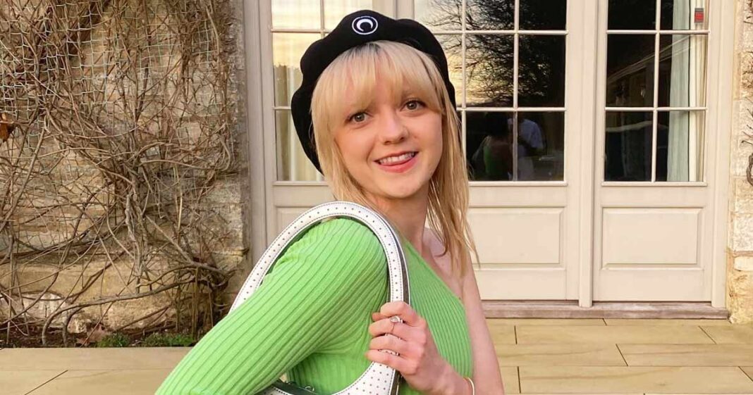 When Game Of Thrones Fame Maisie Williams Filmed Her Iconic Topless ...