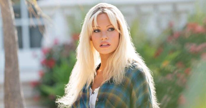 How Lily James Figure Physically Resembled Pamela Anderson For Pam And Tommy