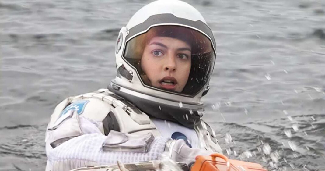 Anne Hathaway Once Called The Interstellar Space Suit The Worst Costume ...