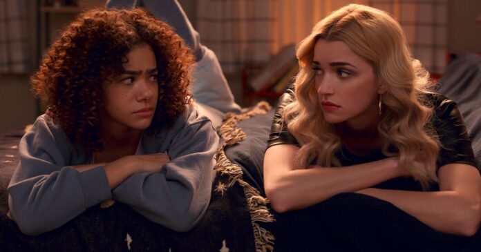 Ginny & Georgia: Cast & Character Guide Of Brianne Howey & Antonia ...
